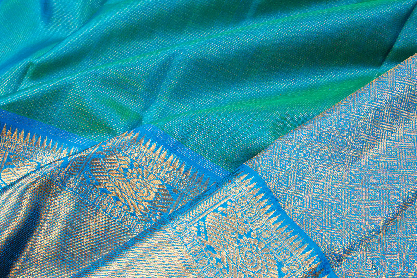 Vaira Oosi Kanjivarams | Vaira Oosi Silk Sarees| Avishya.com